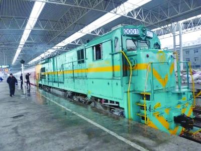 南京发烧友专拍“临客” 记录十年春运变化(图) _频道速递 _南方网