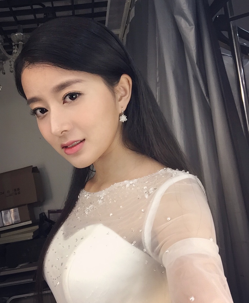 宅男福利！工大校花晒性感写真 网友赞典雅脱俗净化眼球_社会新闻_南方网